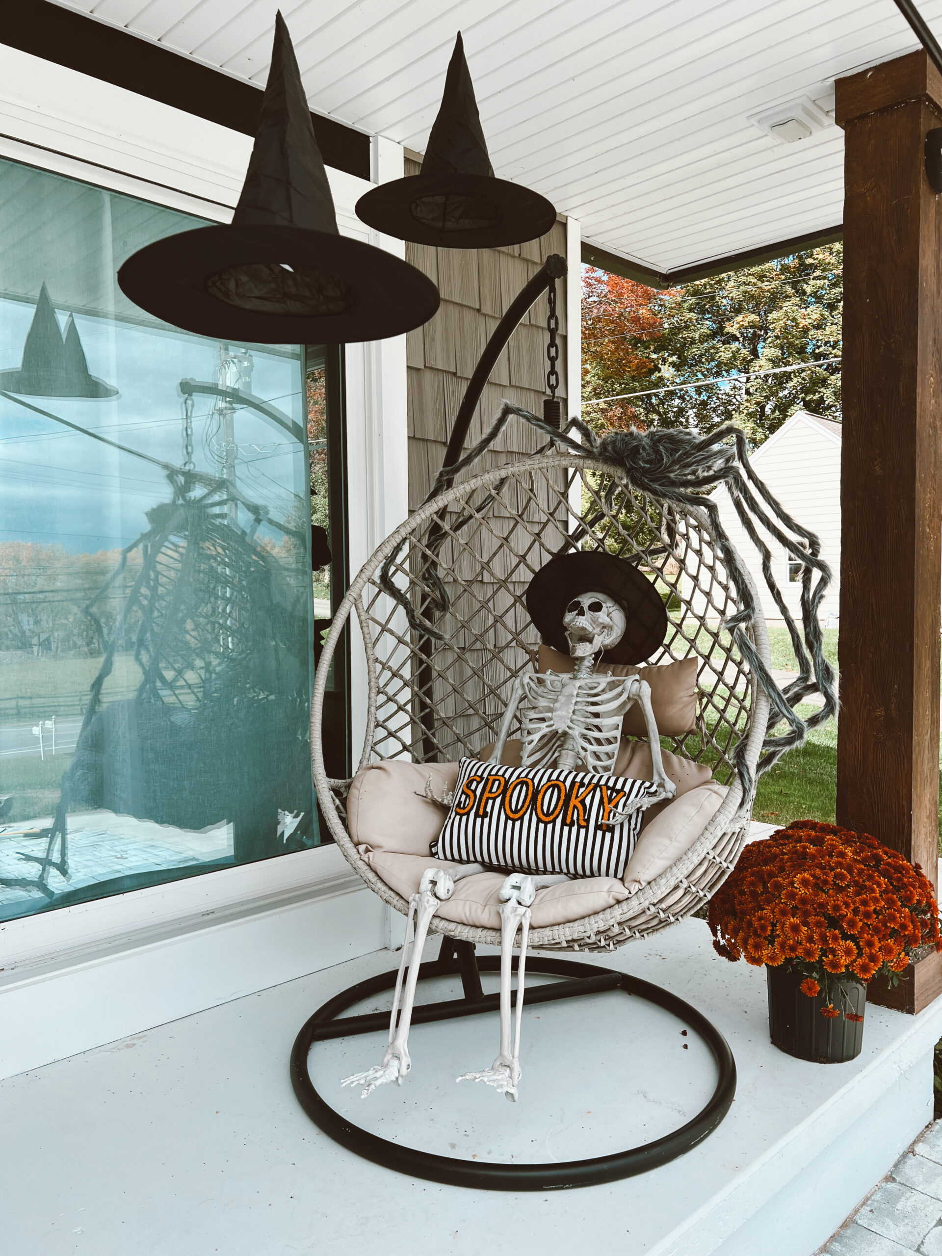 The Easiest Floating Witch Hat and Broom Decor Tutorial ...